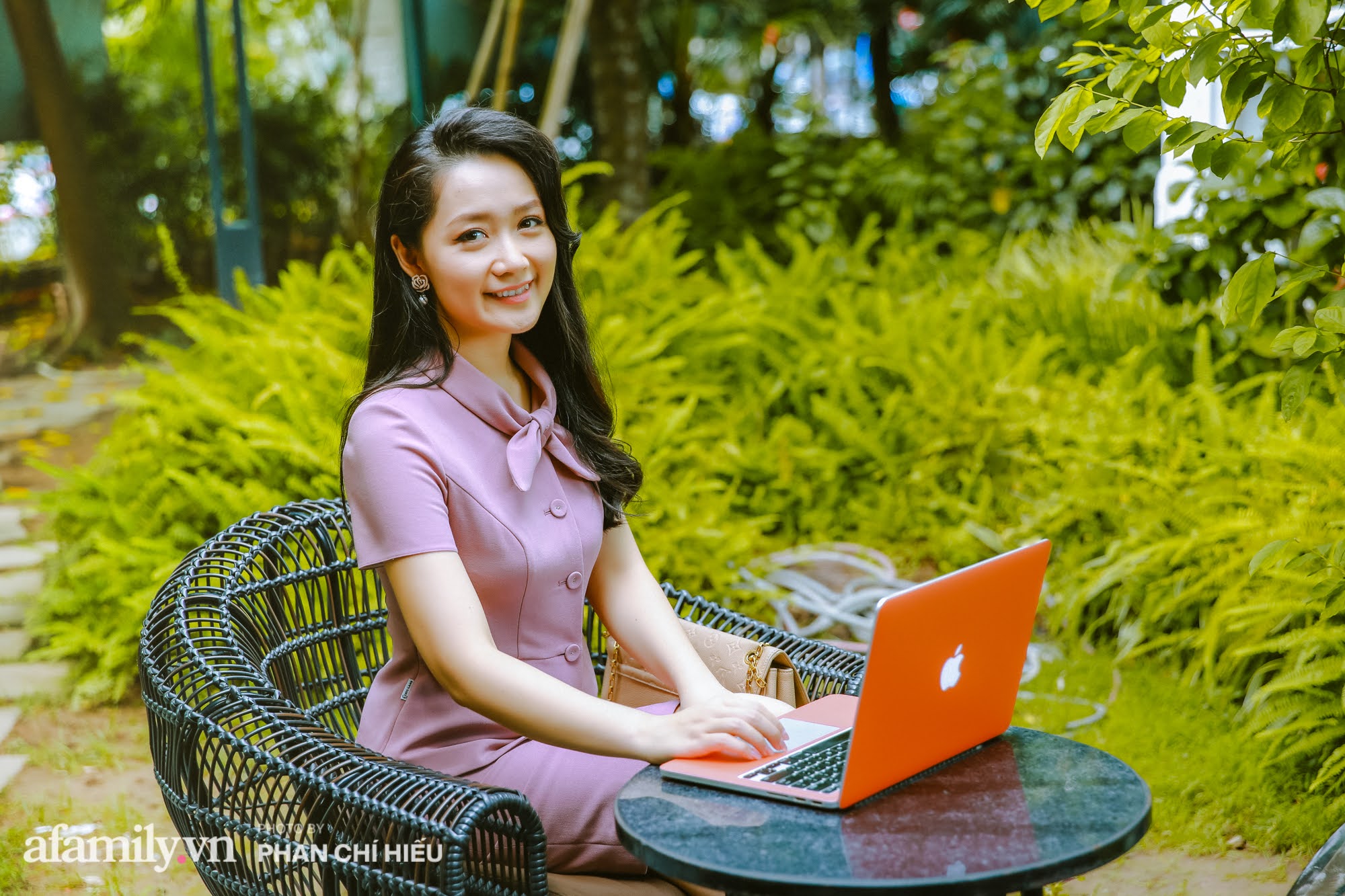 MC Thu Hà của Bản tin Thời sự 19h lần đầu tiết lộ bí mật về chiếc áo ...