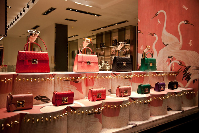 Nhân viên Gucci dụng chiêu "dùng ly miêu đánh tráo thái tử", chiếm đoạt ...