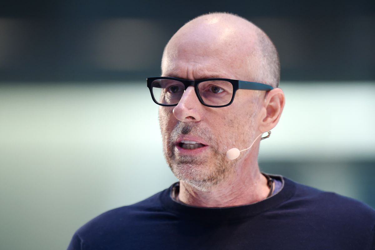 Triệu phú Scott Galloway: Đừng theo đuổi đam mê, hãy chọn đúng bạn đời