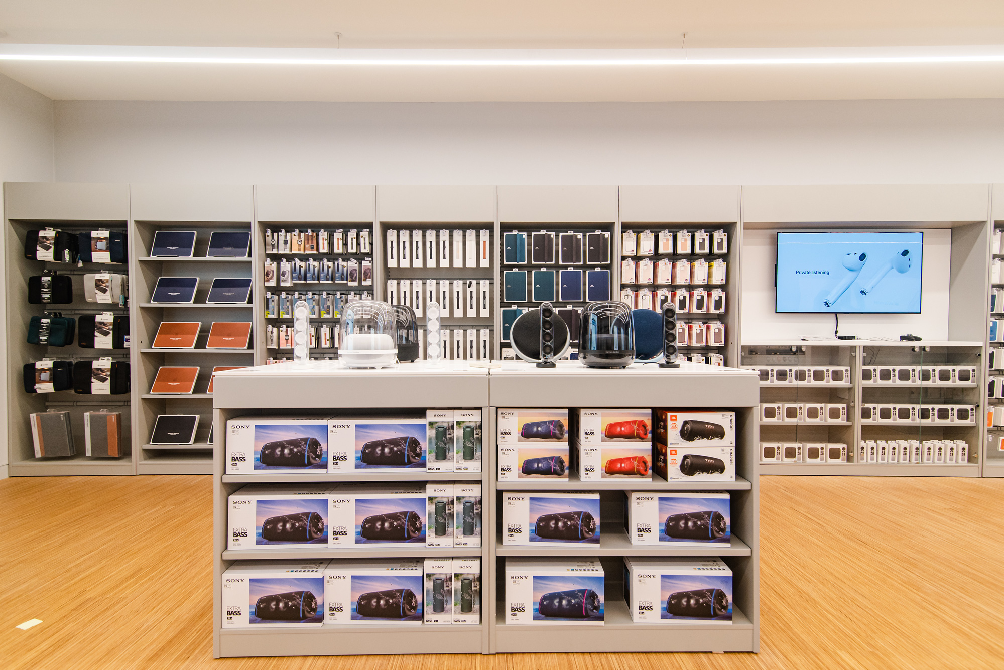 Thế Giới Di Động ra mắt cửa hàng TopZone APR cao cấp nhất đầu tiên tại ...