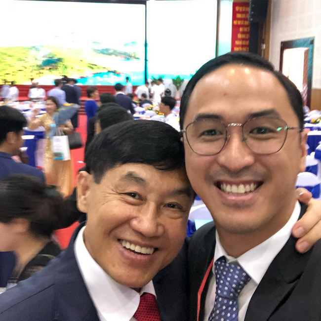 Nhìn hội con cái của "ông vua hàng hiệu" Johnathan Hạnh Nguyễn, ai cũng ...
