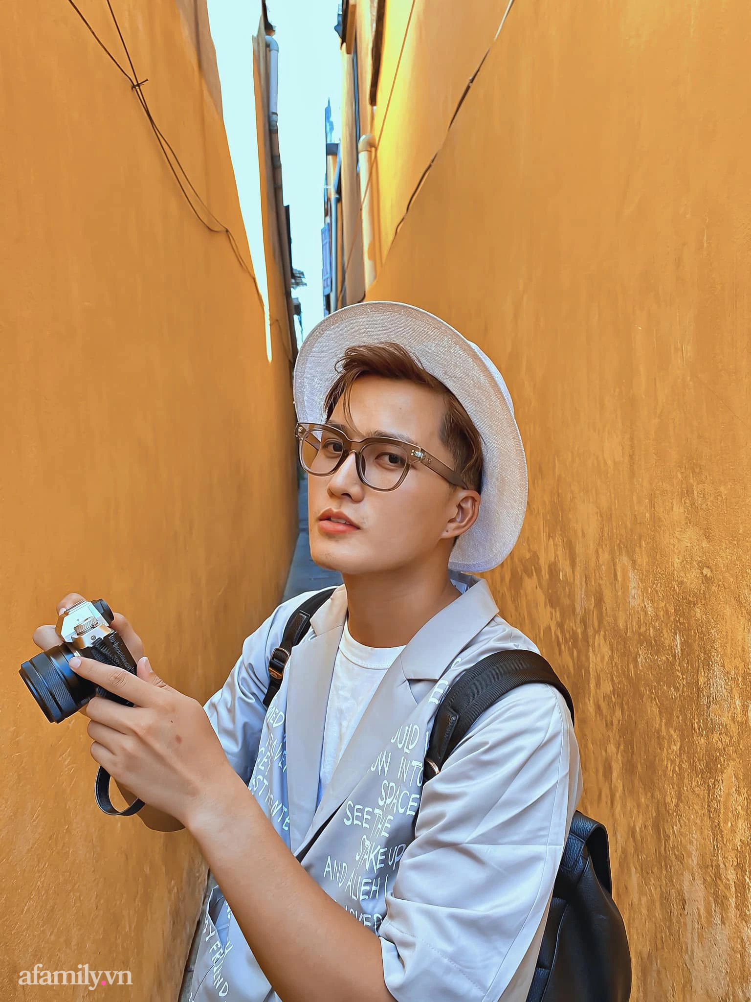 Chàng trai travel blogger tiết lộ mức thu nhập một tháng gồm 9 chữ số ...