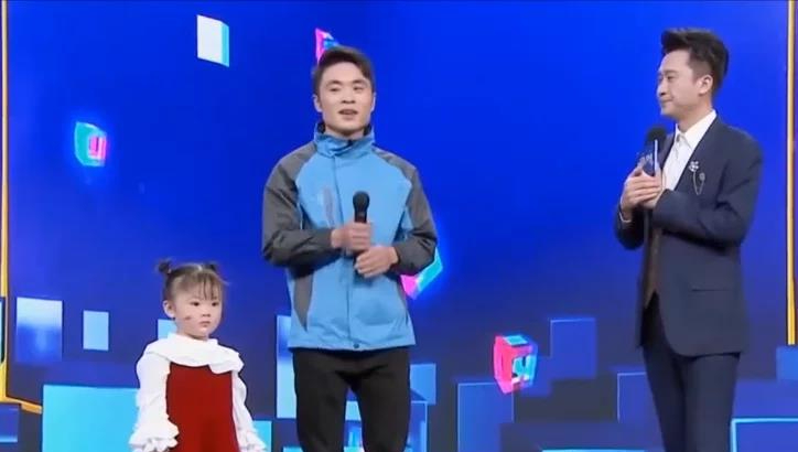 "Em bé shipper" cùng bố đi giao đồ ăn từng chinh phục hàng triệu con ...