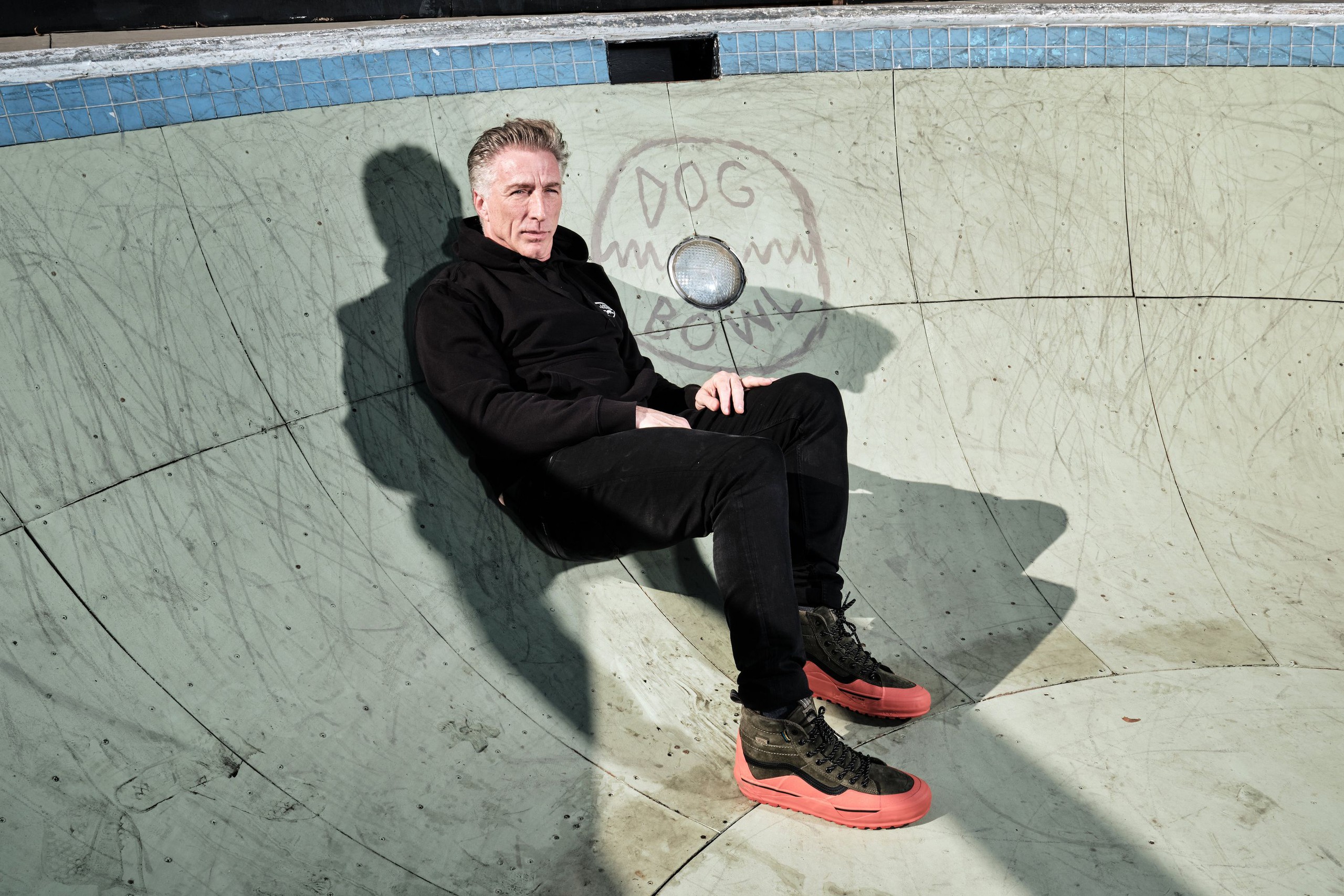 Chuyện gì xảy ra với Vans: Những đôi giày từng khuynh đảo thế giới hiện ...