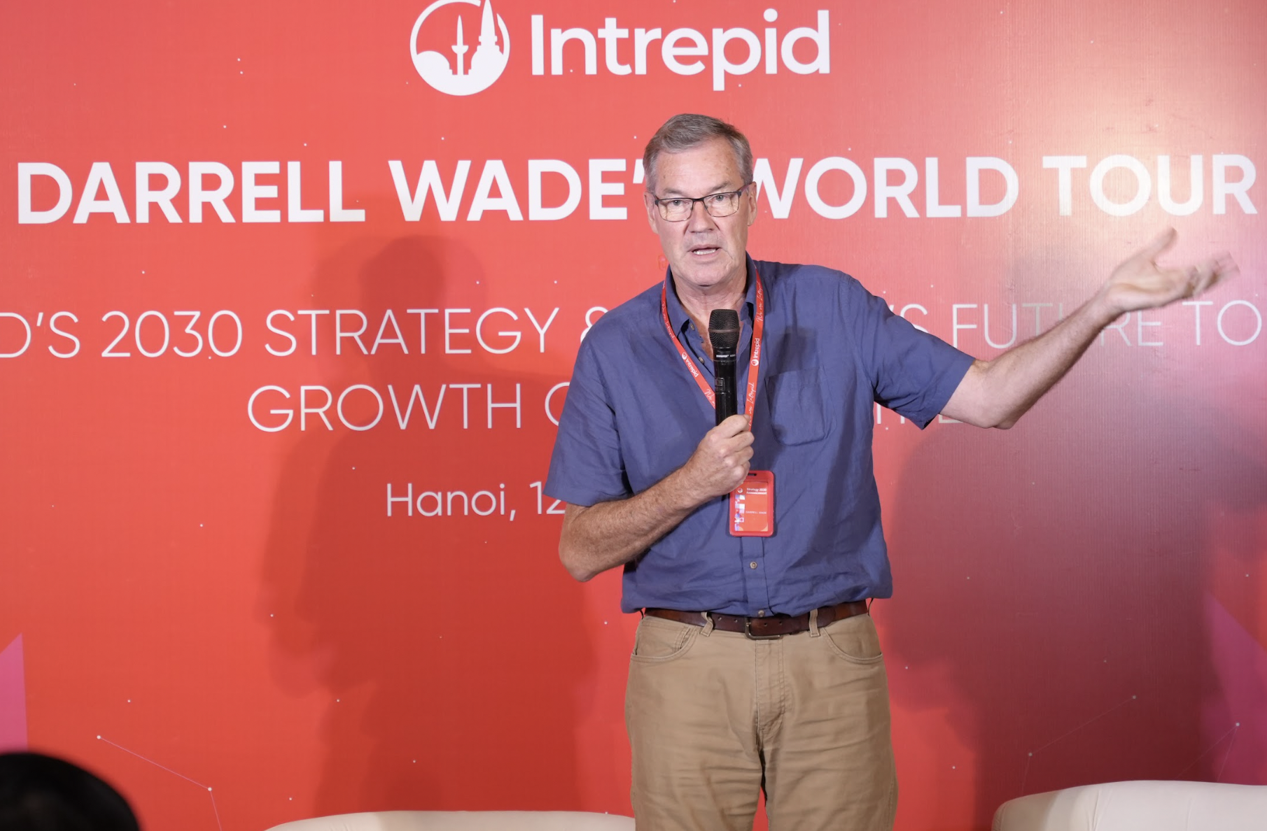 'Ông trùm" ngành du lịch mạo hiểm thế giới đến Việt Nam, nghe hát Xẩm ...