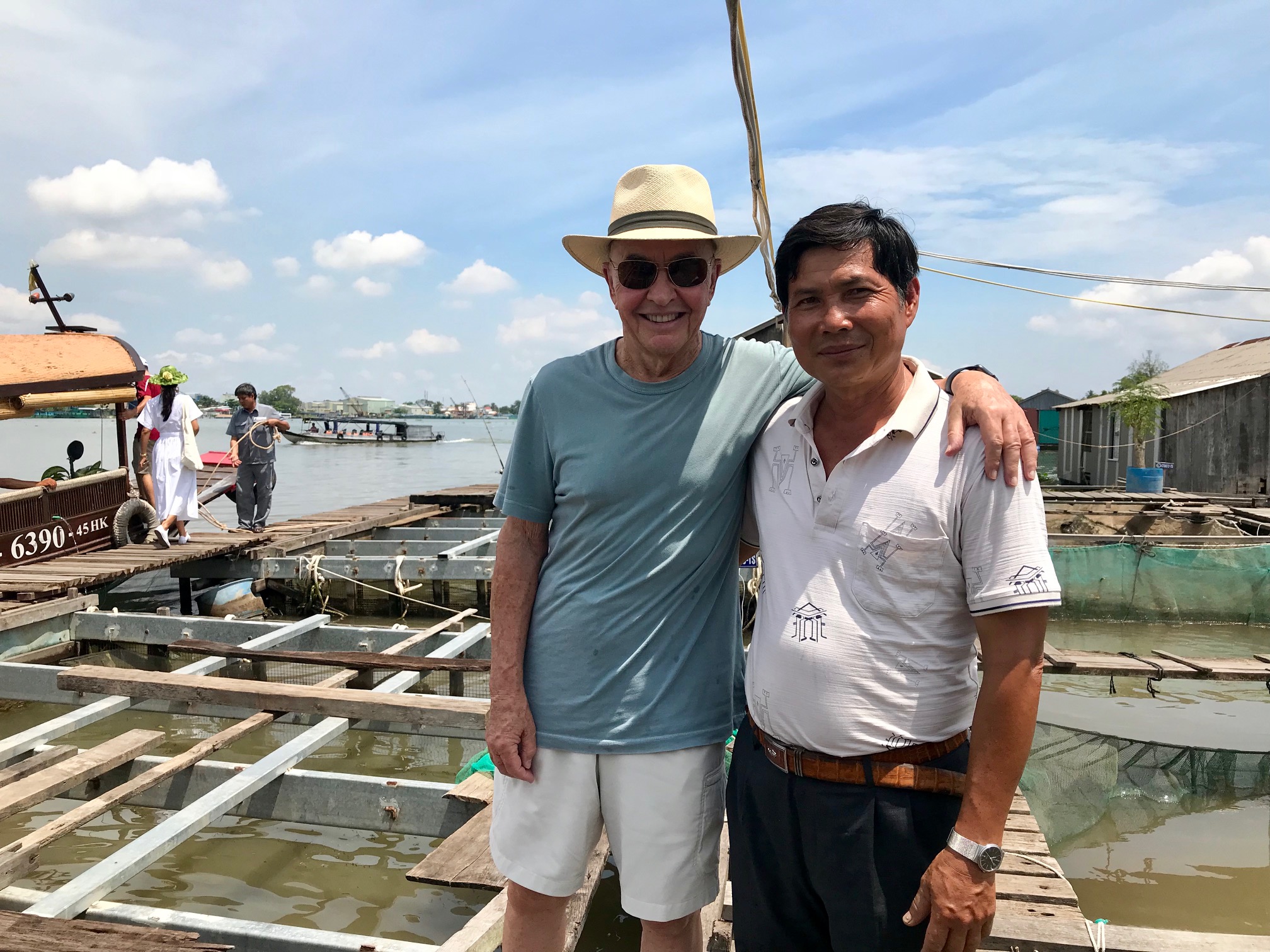 [Góc gợi ý]: ‘Theo chân’ các tỷ phú thế giới, Tim Cook có thể tranh thủ ...