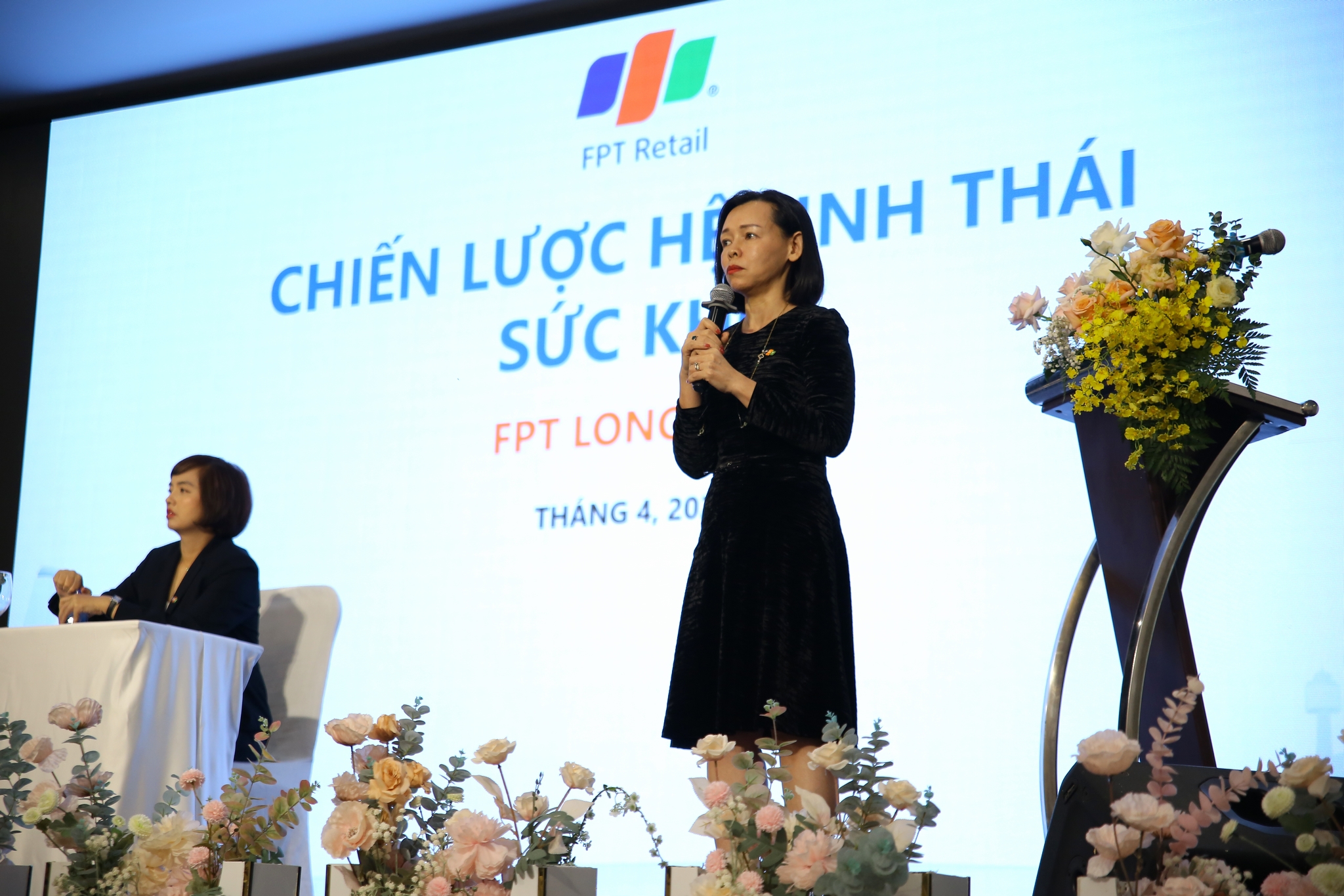 "Nói chung là để Long Châu lo": Sau chuỗi nhà thuốc và trung tâm tiêm ...