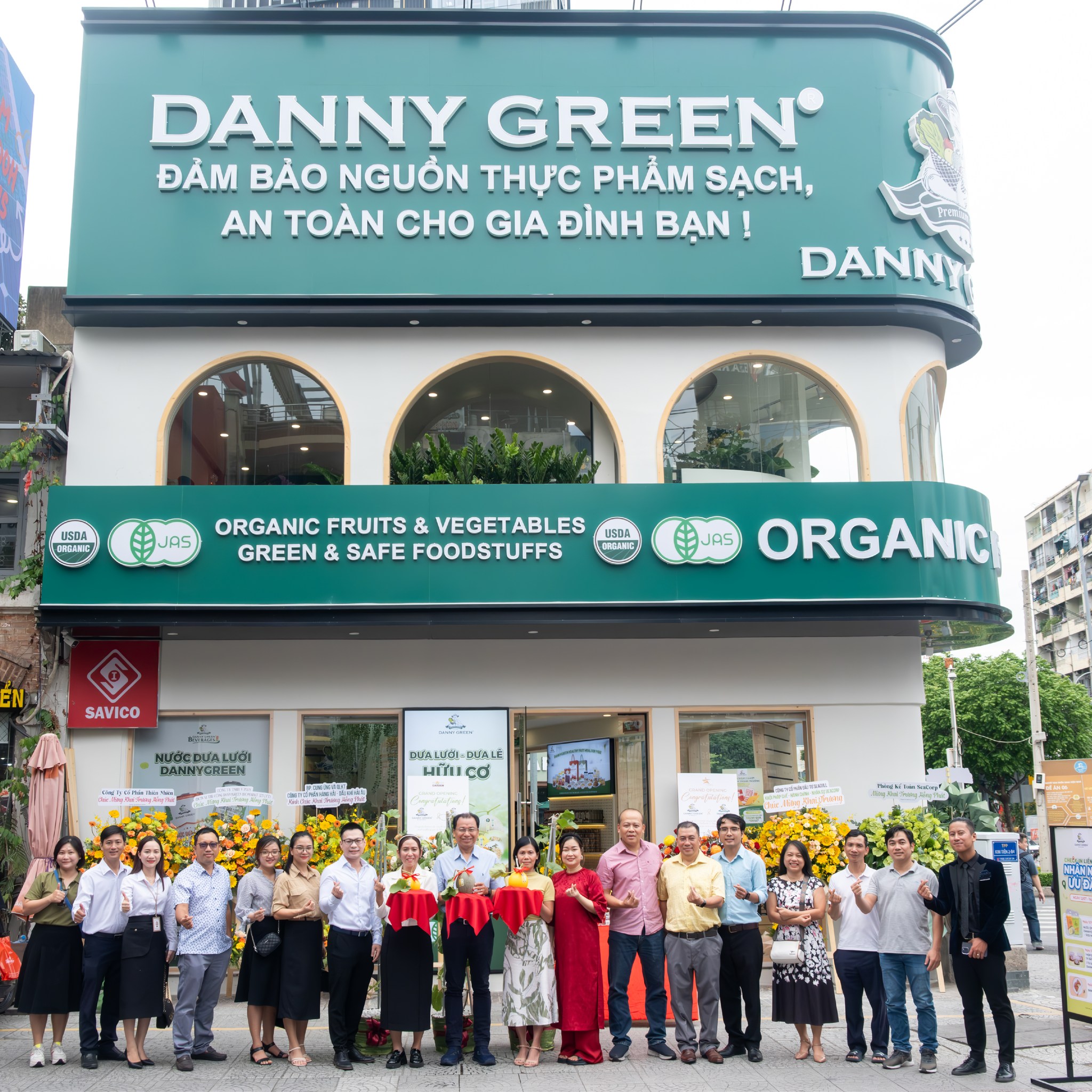 Sau Soya Garden, Phin Deli và MIA, cửa hàng bán rau củ Danny Green có ...