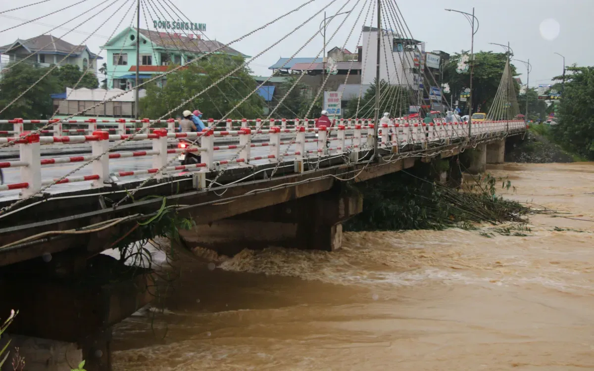 Lũ trên sông Thương tiếp tục xuống nhưng vẫn trên báo động 3, cảnh báo ...