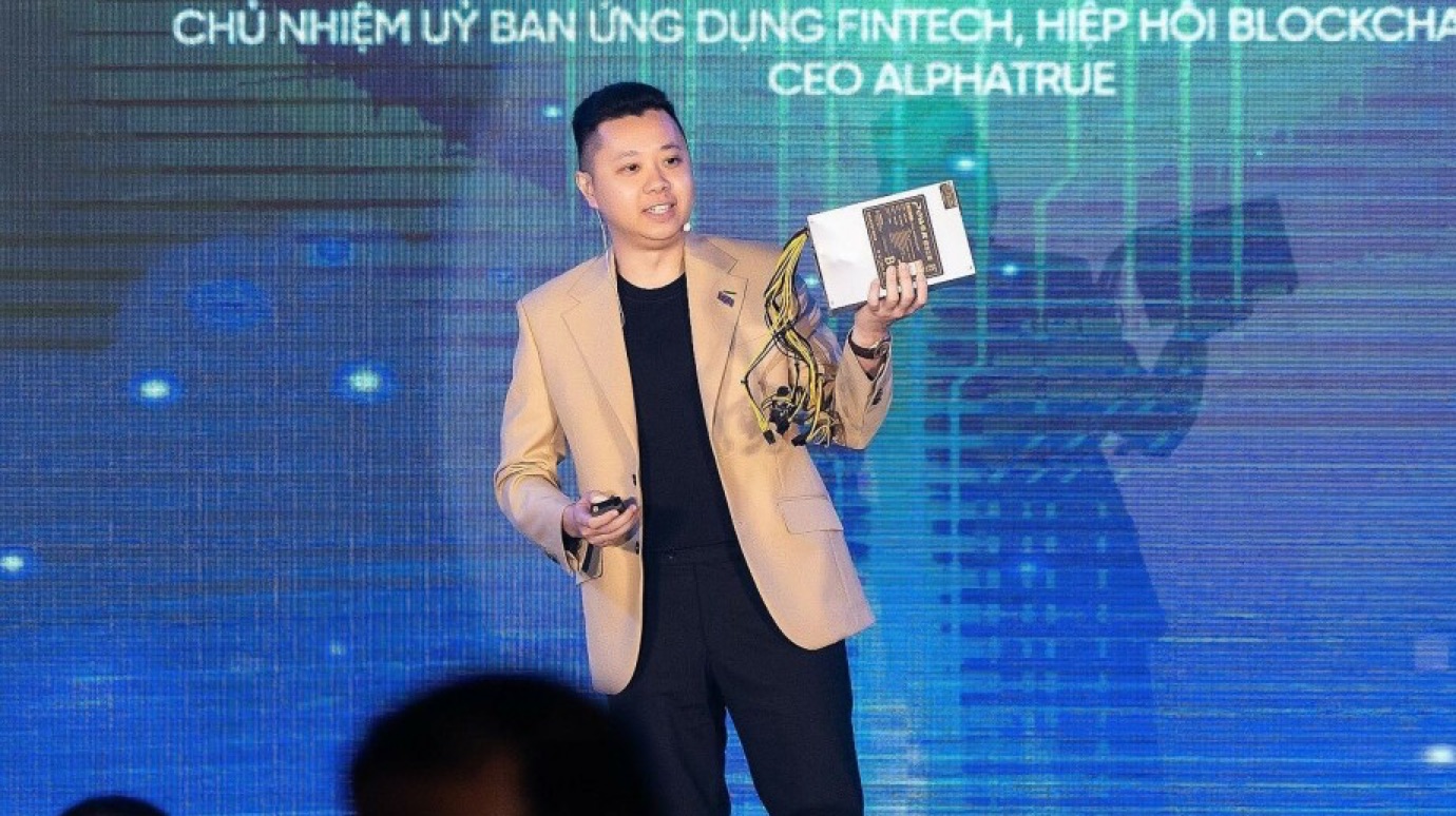 CEO Trần Huyền Dinh