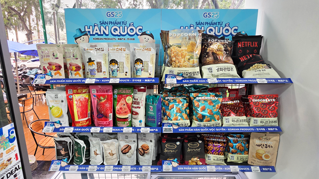 GS25 đổ bộ Hà Nội: Có gì hot tại chuỗi cửa hàng tiện lợi Hàn Quốc khiến genZ đội mưa đi trải nghiệm?