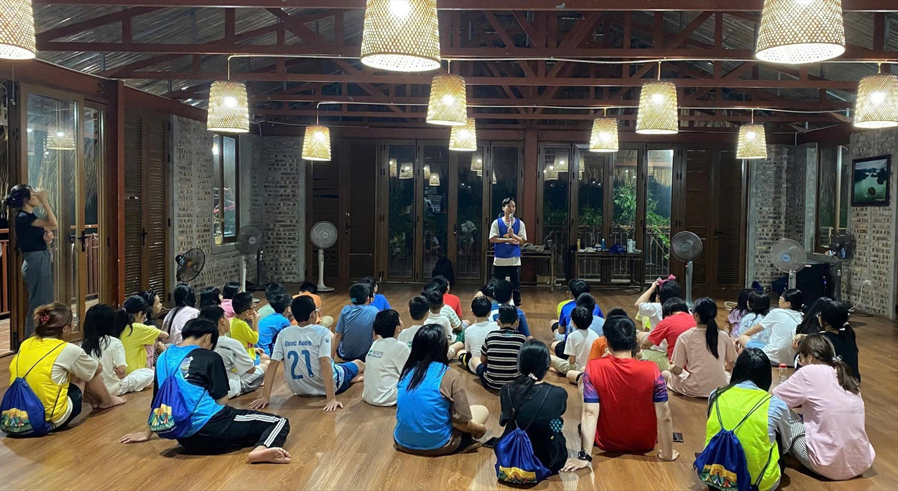 Làng Háo Hức tiếp tục hứng 'bão' chỉ trích