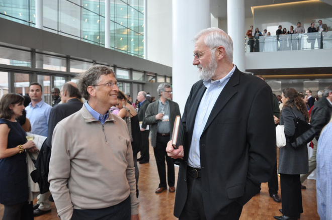 Cùng nghe Bill Gates chia sẻ về người thầy mà ông luôn kính nể - bác sĩ ...