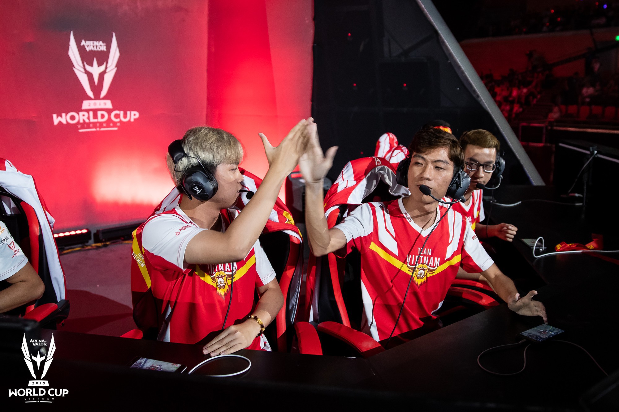 Kỳ tích: Đội tuyển Việt Nam (Team Flash) đánh bại đối thủ mạnh nhất thế ...