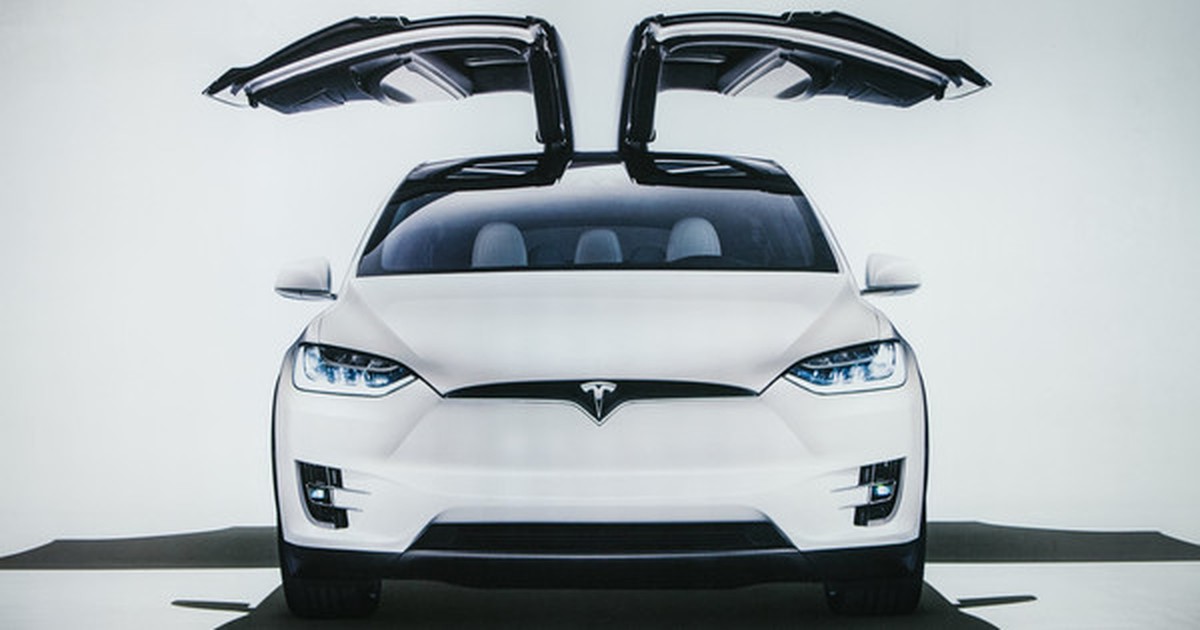 Chuyện hy hữu: Chủ xe Tesla phải ‘đền’ nhà sản xuất 1.400 USD vì gọi ...