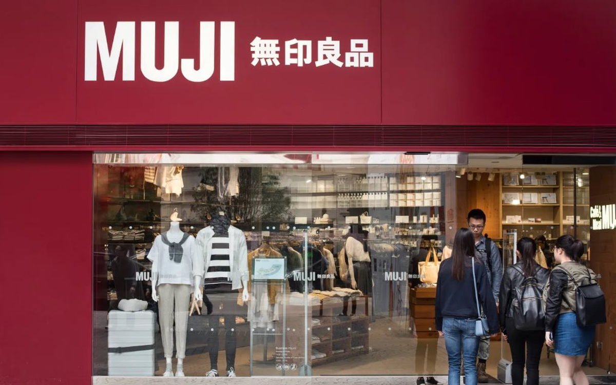 MUJI đóng hàng loạt cửa hàng năm 2025: Triết lý tối giản, không nhãn ...