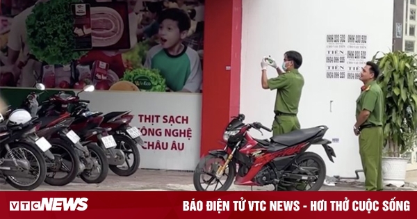 Bắt Nam Thanh Niên Nghi Dùng Súng Cướp Tiền Trong Cửa Hàng Tiện Lợi ở