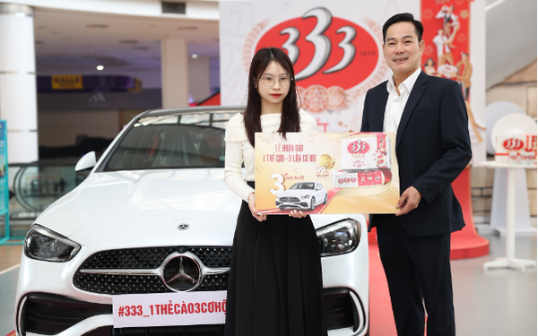 Trúng xe Mercedes C300 AMG nhờ uống bia 333, cô gái khiến dân tình thi nhau "xin vía"