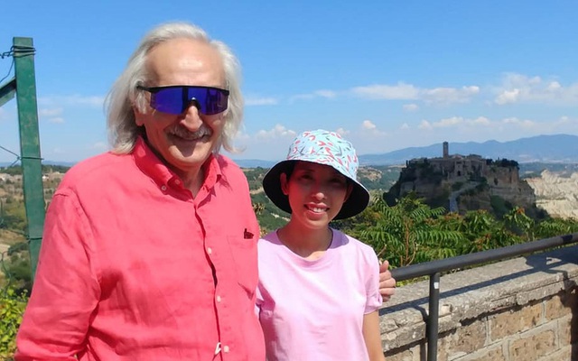 Cô gái Việt yêu nghệ sĩ Ý hơn 42 tuổi giờ là bà chủ phòng tranh ở Roma ...