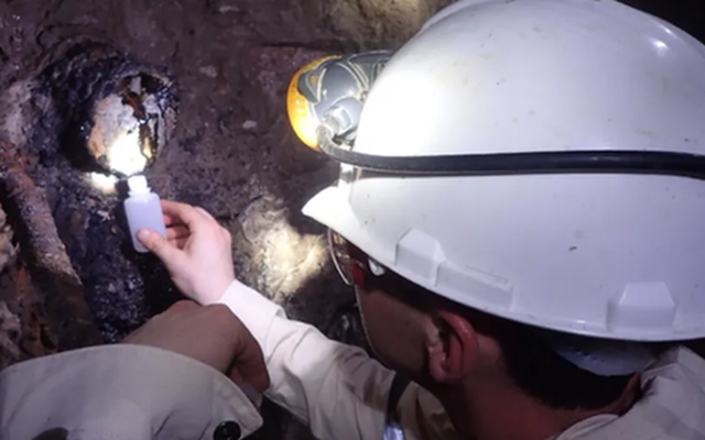 Đào sâu gần 3 km dưới mỏ vàng, chuyên gia tìm thấy "kho báu" 1,2 tỷ năm ...