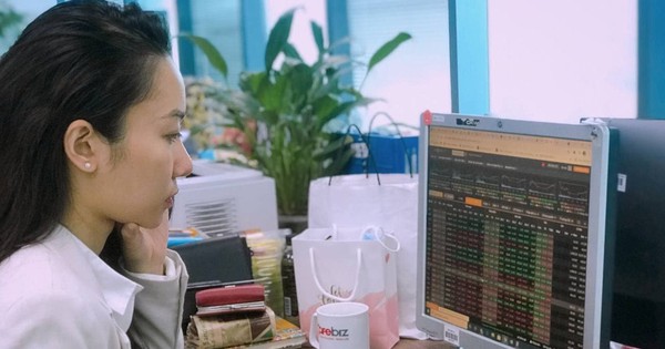 Doanh nghiệp khó khăn, cầu tuyển dụng sụt giảm 42%, Top ngành giảm mạnh nhất gồm chứng khoán ...