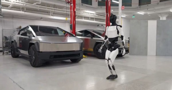 Tesla đăng video khoe cải tiến mới của ‘robot con cưng’, cho ‘đi giảm ...