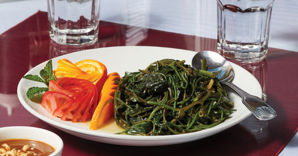 Loại rau rẻ bèo bán đầy chợ Việt nhưng bị cấm tại nhiều bang của Mỹ ...