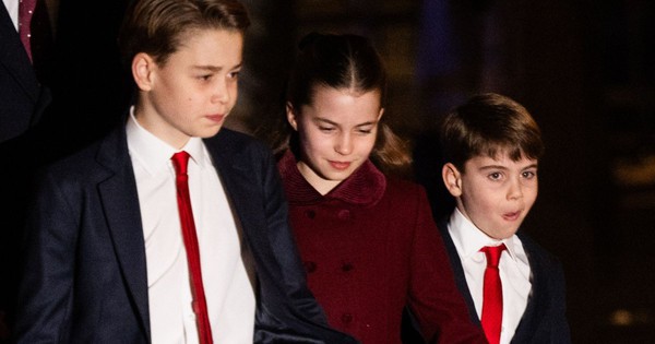 Ít người nhận ra Hoàng tử Louis đã vượt mặt anh trai George khi đạt cột ...