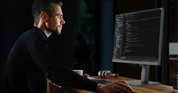 Cộng đồng Coder Việt hào hứng với màn hình code 4K+ đầu tiên trên thế ...