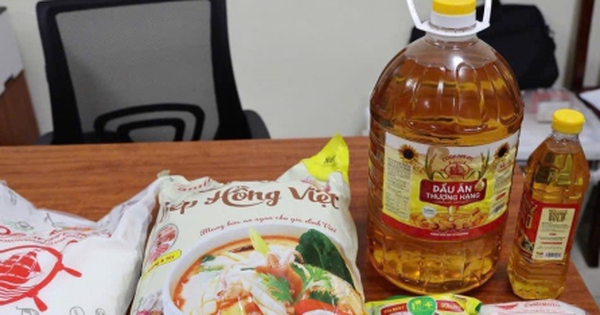 Công ty Famimoto tuồn hàng trăm tấn dầu ăn, bột canh, hạt nêm giả ra ...