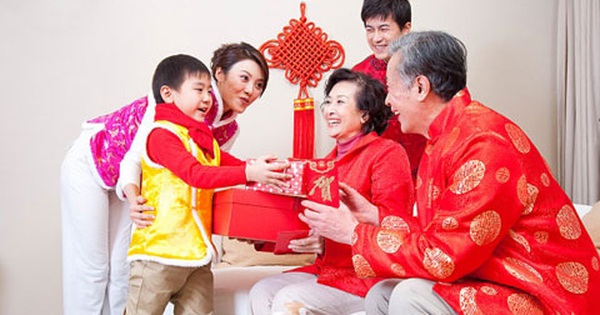 Nhân viên nào cũng ngóng lì xì Tết của sếp, nhưng mấy người biết sự ...