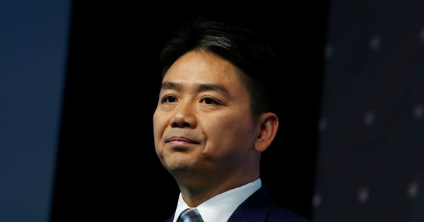 Sau khi bị bắt vì cáo buộc hiếp dâm, CEO JD.com tuyên bố rút lui khỏi ...