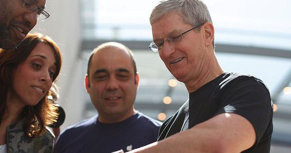 Một ngày của Tim Cook - người mang về 102 triệu USD trong năm 2017