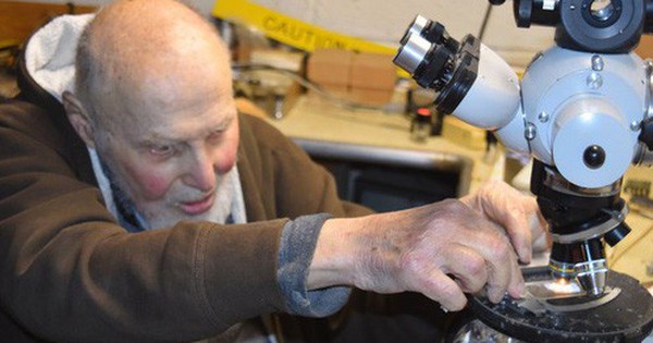 Cụ Arthur Ashkin, người giành giải Nobel cao tuổi nhất thế giới đang ...